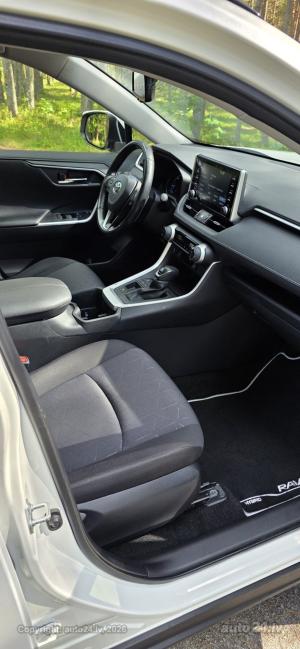 Balts Toyota RAV4 2022 Tallina, ar dzinēja tilpumu 2.50 L un nobraukumu 162 tūkst. km par 23600 €, foto 13 vietnē AUTOMOTO.COM.LV