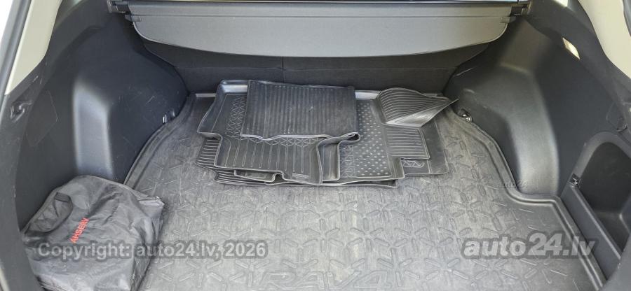 Balts Toyota RAV4 2022 Tallina, ar dzinēja tilpumu 2.50 L un nobraukumu 162 tūkst. km par 23600 €, foto 19 vietnē AUTOMOTO.COM.LV