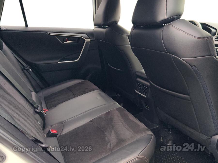 Balts Toyota RAV4 2022 Tallina, ar dzinēja tilpumu 2.49 L un nobraukumu 117 tūkst. km par 31995 €, foto 8 vietnē AUTOMOTO.COM.LV