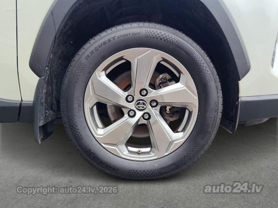 Balts Toyota RAV4 2022 Tallina, ar dzinēja tilpumu 2.49 L un nobraukumu 117 tūkst. km par 31995 €, foto 16 vietnē AUTOMOTO.COM.LV