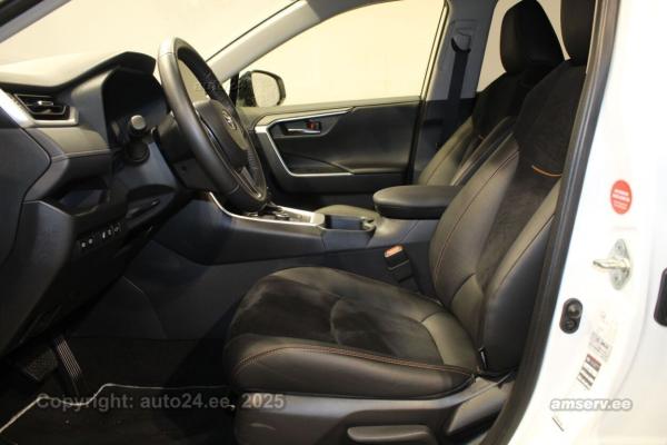 Balts Toyota RAV4 2023 Tallina, ar dzinēja tilpumu 2.50 L un nobraukumu 23 tūkst. km par 37990 €, foto 11 vietnē AUTOMOTO.COM.LV