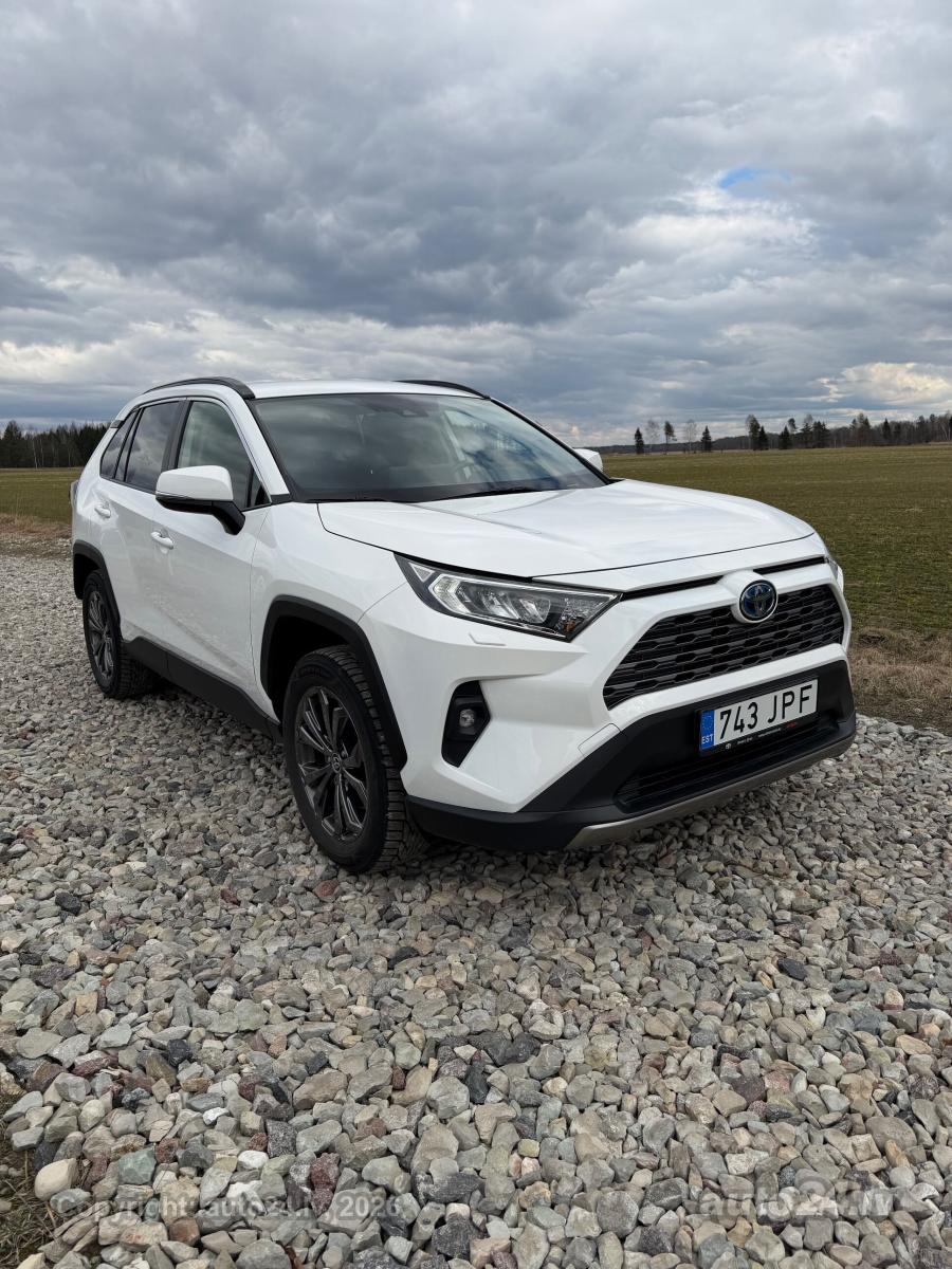 White Toyota RAV4 2023 in Tallinn, with an engine capacity of 2.50 L and mileage of 52 thousand km for 34000 €, photo 1 on AUTOMOTO.COM.LV