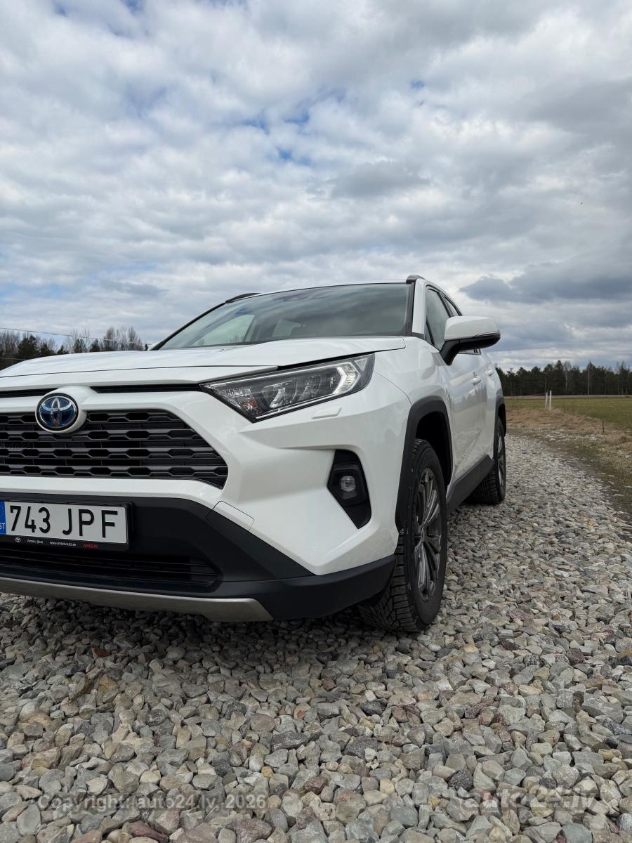 White Toyota RAV4 2023 in Tallinn, with an engine capacity of 2.50 L and mileage of 52 thousand km for 34000 €, photo 4 on AUTOMOTO.COM.LV