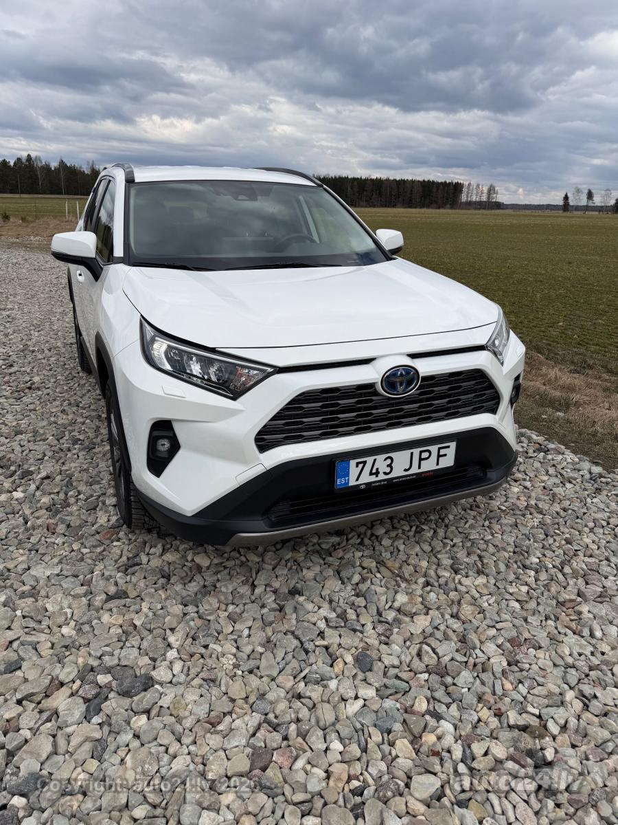 White Toyota RAV4 2023 in Tallinn, with an engine capacity of 2.50 L and mileage of 52 thousand km for 34000 €, photo 5 on AUTOMOTO.COM.LV