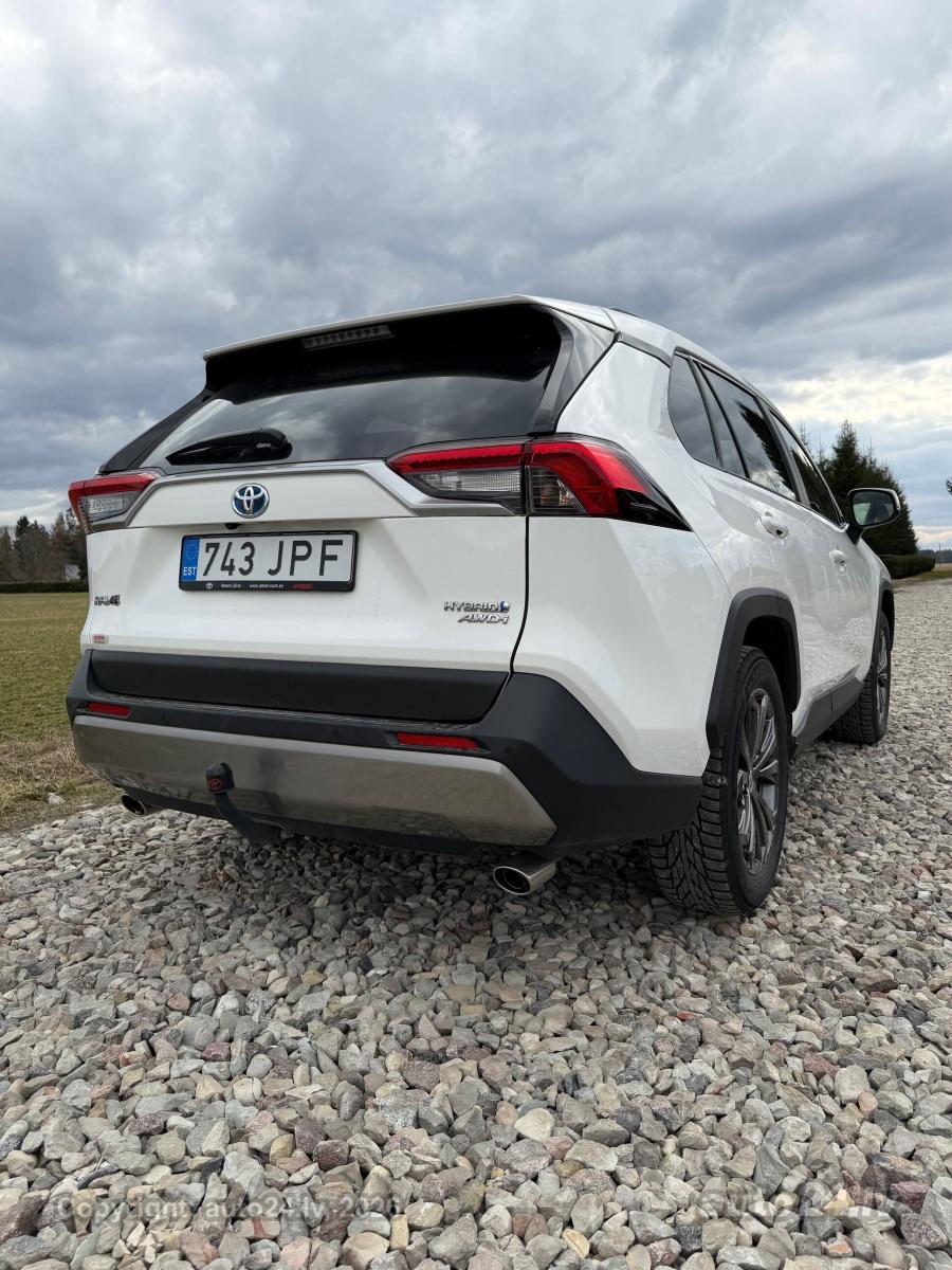 White Toyota RAV4 2023 in Tallinn, with an engine capacity of 2.50 L and mileage of 52 thousand km for 34000 €, photo 6 on AUTOMOTO.COM.LV