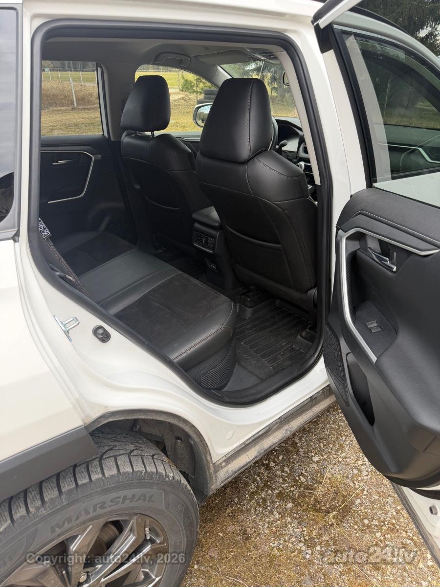 White Toyota RAV4 2023 in Tallinn, with an engine capacity of 2.50 L and mileage of 52 thousand km for 34000 €, photo 7 on AUTOMOTO.COM.LV