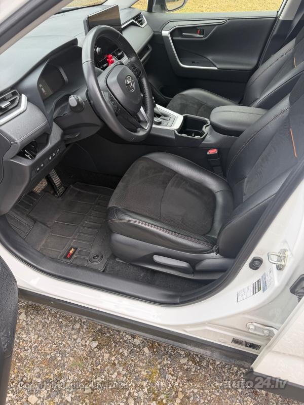 Balts Toyota RAV4 2023 Tallina, ar dzinēja tilpumu 2.50 L un nobraukumu 52 tūkst. km par 34000 €, foto 7 vietnē AUTOMOTO.COM.LV