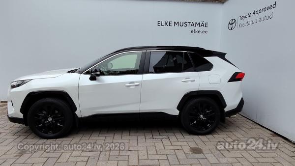 White Toyota RAV4 2023 in Tallinn, with an engine capacity of 2.49 L and mileage of 21 thousand km for 39495 €, photo 3 on AUTOMOTO.COM.LV