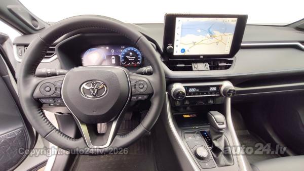 White Toyota RAV4 2023 in Tallinn, with an engine capacity of 2.49 L and mileage of 21 thousand km for 39495 €, photo 9 on AUTOMOTO.COM.LV
