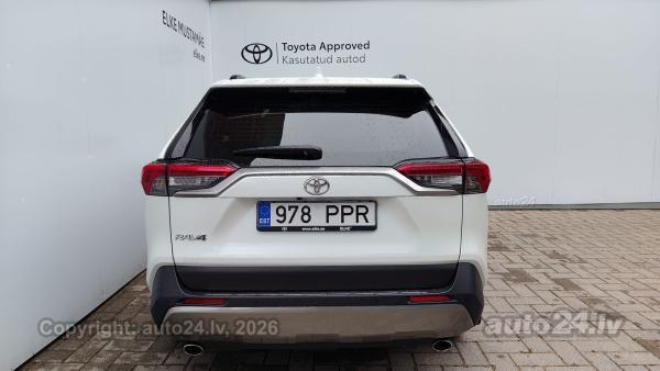 White Toyota RAV4 2023 in Tallinn, with an engine capacity of 1.99 L and mileage of 57 thousand km for 29995 €, photo 4 on AUTOMOTO.COM.LV