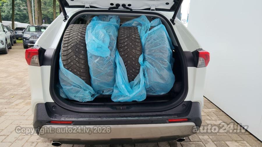 Белый Тойота РАВ 4 2023 в Таллин, объемом двигателя 1.99 л и пробегом 57 тыс. км за 29995 €, фото 11 на AUTOMOTO.COM.LV