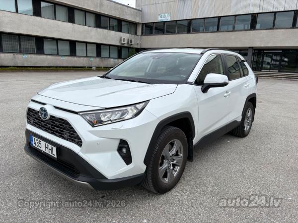 Белый Тойота РАВ 4 2023 в Таллин, объемом двигателя 2.50 л и пробегом 45 тыс. км за 29990 €, фото 7 на AUTOMOTO.COM.LV