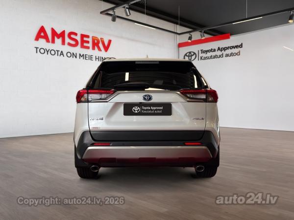 Toyota RAV4 2023 in Tartu on AUTOMOTO.COM.LV White Toyota RAV4 2023 in Tartu, with an engine capacity of 2.50 L and mileage of 141 thousand km for 26990 €, photo 5 on AUTOMOTO.COM.LV