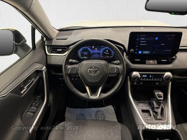 Toyota RAV4 2023 in Tartu on AUTOMOTO.COM.LV White Toyota RAV4 2023 in Tartu, with an engine capacity of 2.50 L and mileage of 141 thousand km for 26990 €, photo 10 on AUTOMOTO.COM.LV