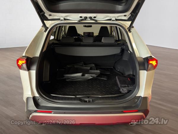 Toyota RAV4 2023 in Tartu on AUTOMOTO.COM.LV White Toyota RAV4 2023 in Tartu, with an engine capacity of 2.50 L and mileage of 141 thousand km for 26990 €, photo 11 on AUTOMOTO.COM.LV