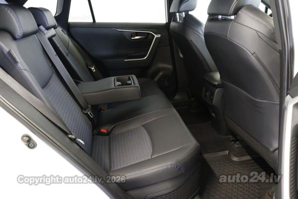 Balts Toyota RAV4 2024 Tallina, ar dzinēja tilpumu 2.49 L un nobraukumu 28 tūkst. km par 41900 €, foto 7 vietnē AUTOMOTO.COM.LV