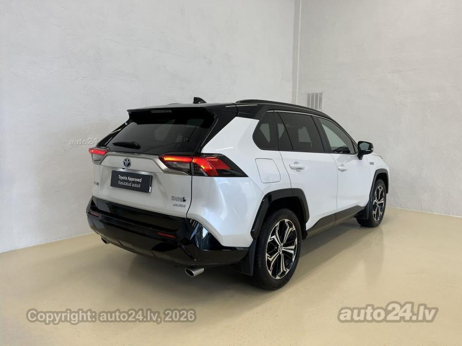 White Toyota RAV4 2024 in Rakvere, with an engine capacity of 2.49 L and mileage of 30 thousand km for 49490 €, photo 3 on AUTOMOTO.COM.LV