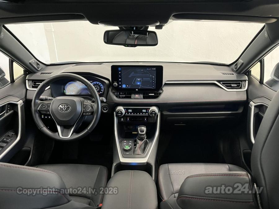White Toyota RAV4 2024 in Rakvere, with an engine capacity of 2.49 L and mileage of 30 thousand km for 49490 €, photo 8 on AUTOMOTO.COM.LV