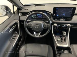 White Toyota RAV4 2024 in Rakvere, with an engine capacity of 2.49 L and mileage of 30 thousand km for 49490 €, photo 9 on AUTOMOTO.COM.LV