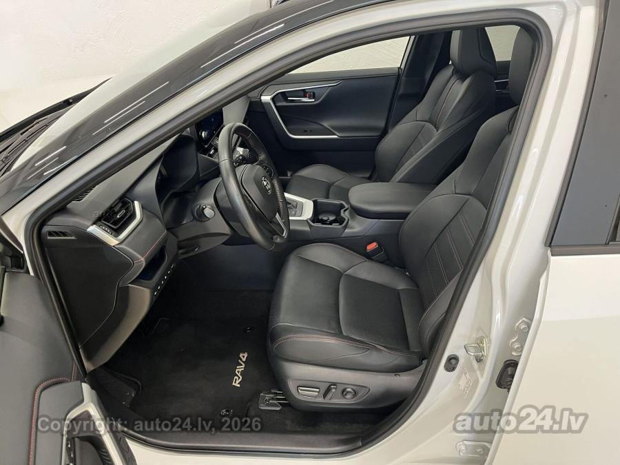 White Toyota RAV4 2024 in Rakvere, with an engine capacity of 2.49 L and mileage of 30 thousand km for 49490 €, photo 14 on AUTOMOTO.COM.LV