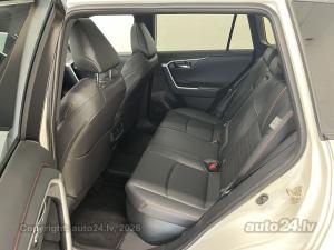 White Toyota RAV4 2024 in Rakvere, with an engine capacity of 2.49 L and mileage of 30 thousand km for 49490 €, photo 15 on AUTOMOTO.COM.LV