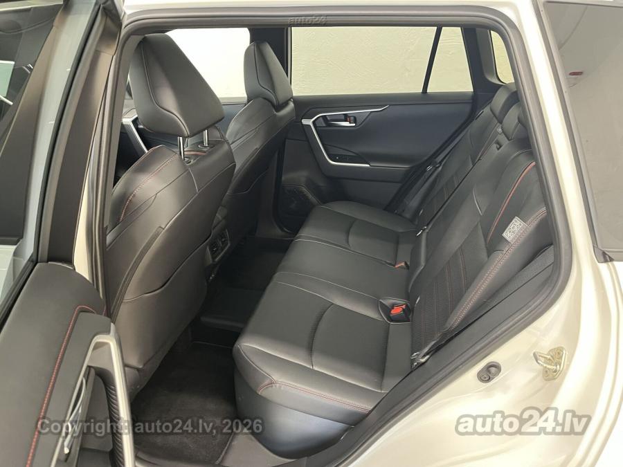 White Toyota RAV4 2024 in Rakvere, with an engine capacity of 2.49 L and mileage of 30 thousand km for 49490 €, photo 15 on AUTOMOTO.COM.LV