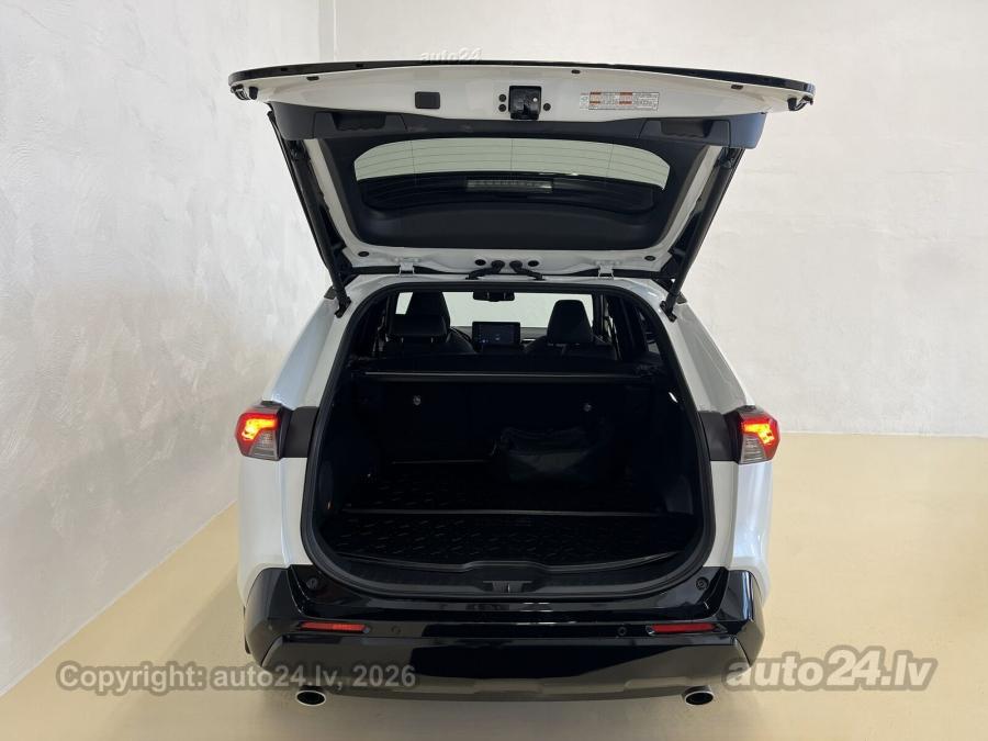 White Toyota RAV4 2024 in Rakvere, with an engine capacity of 2.49 L and mileage of 30 thousand km for 49490 €, photo 18 on AUTOMOTO.COM.LV