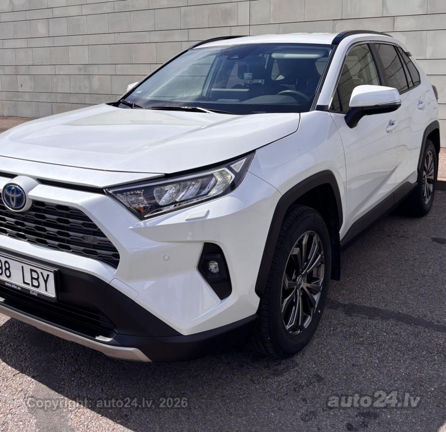 White Toyota RAV4 2024 in Tallinn, with an engine capacity of 2.50 L and mileage of 16 thousand km for 37900 €, photo 3 on AUTOMOTO.COM.LV