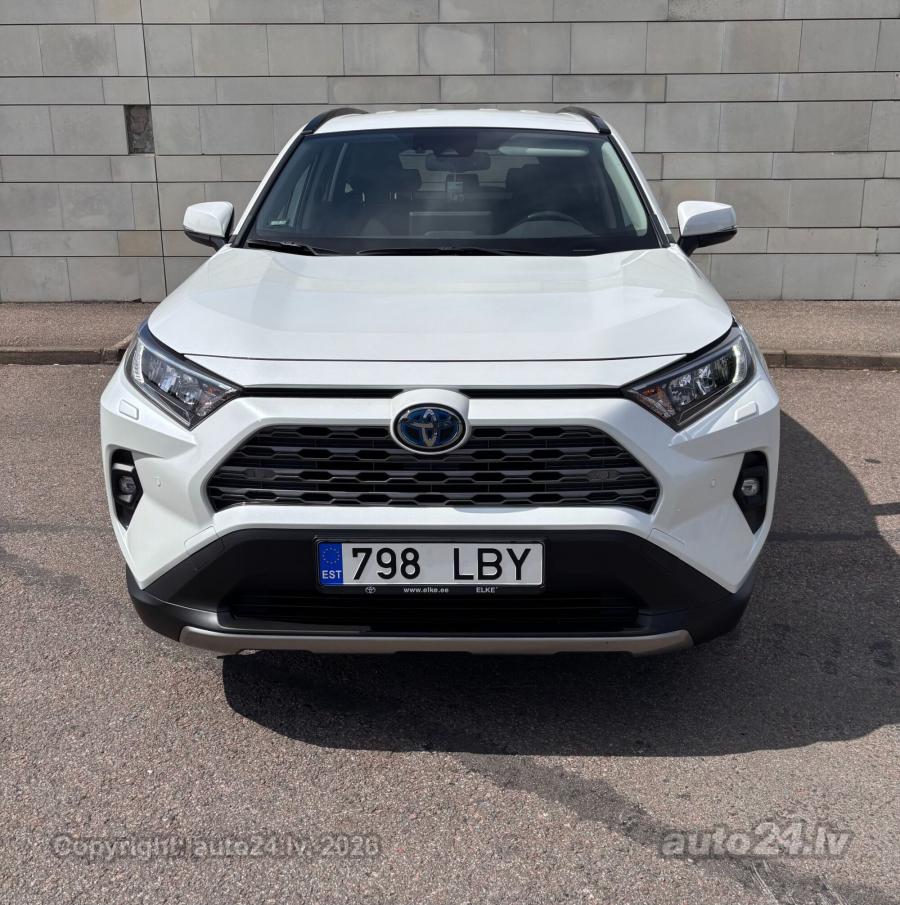 White Toyota RAV4 2024 in Tallinn, with an engine capacity of 2.50 L and mileage of 16 thousand km for 37900 €, photo 4 on AUTOMOTO.COM.LV