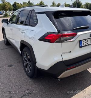 White Toyota RAV4 2024 in Tallinn, with an engine capacity of 2.50 L and mileage of 16 thousand km for 37900 €, photo 8 on AUTOMOTO.COM.LV