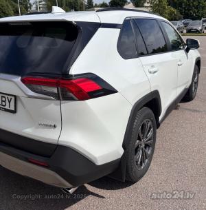 White Toyota RAV4 2024 in Tallinn, with an engine capacity of 2.50 L and mileage of 16 thousand km for 37900 €, photo 9 on AUTOMOTO.COM.LV