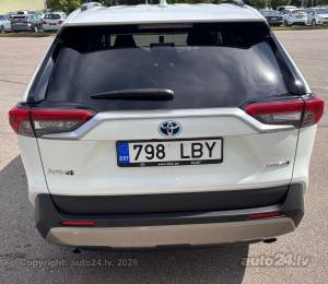 White Toyota RAV4 2024 in Tallinn, with an engine capacity of 2.50 L and mileage of 16 thousand km for 37900 €, photo 10 on AUTOMOTO.COM.LV