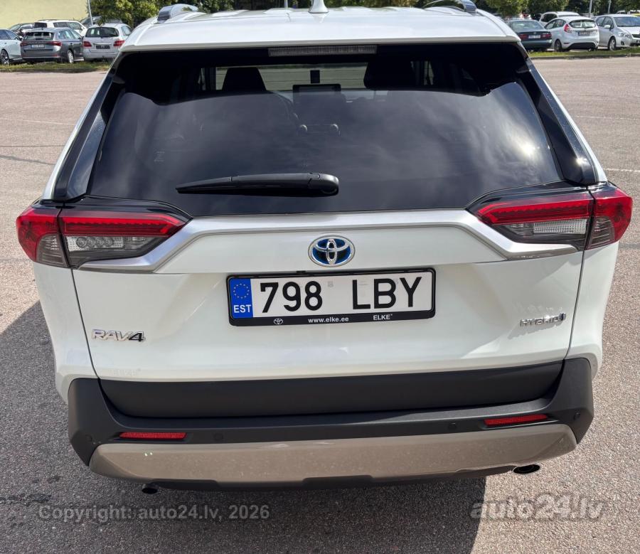 White Toyota RAV4 2024 in Tallinn, with an engine capacity of 2.50 L and mileage of 16 thousand km for 37900 €, photo 10 on AUTOMOTO.COM.LV