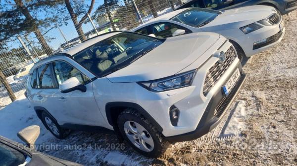 White Toyota RAV4 2025 in Tallinn, with an engine capacity of 2.50 L and mileage of 15 thousand km for 40500 €, photo 1 on AUTOMOTO.COM.LV