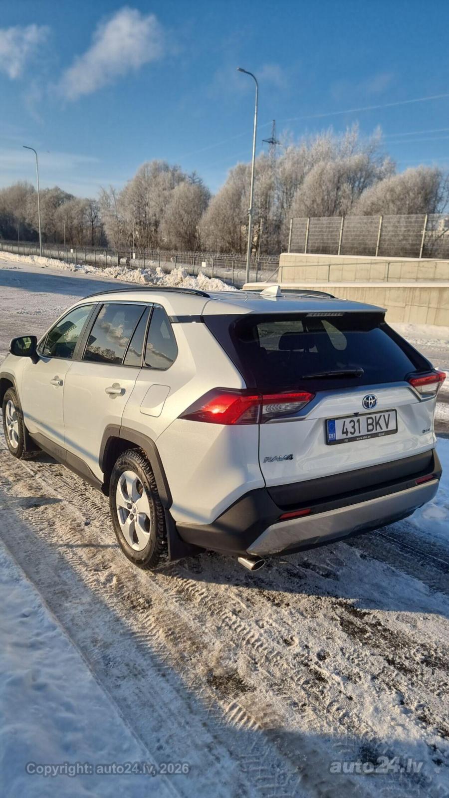 Balts Toyota RAV4 2025 Tallina, ar dzinēja tilpumu 2.50 L un nobraukumu 15 tūkst. km par 40500 €, foto 2 vietnē AUTOMOTO.COM.LV