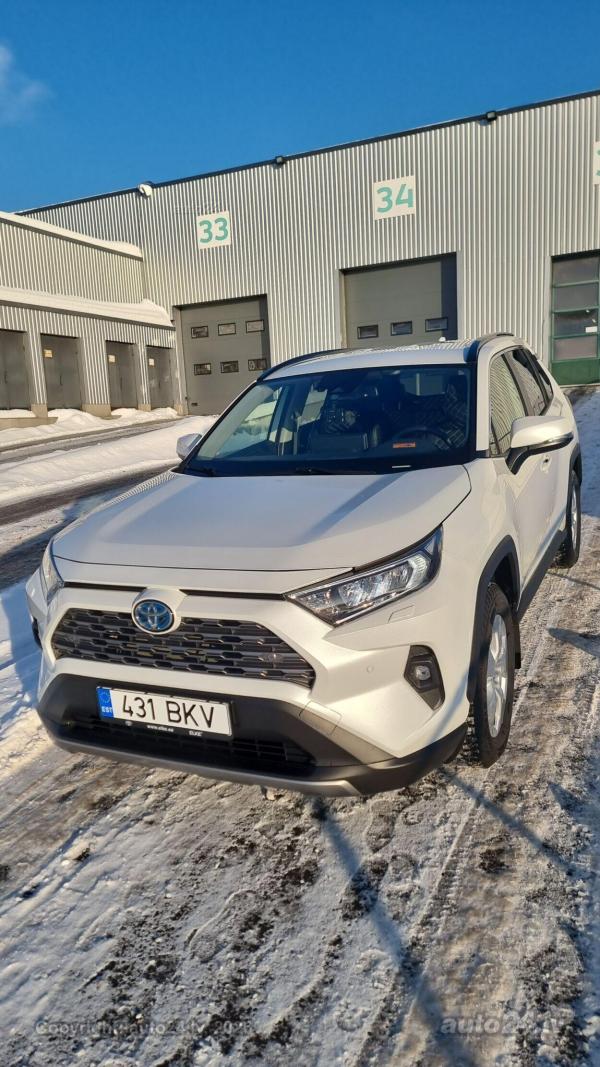 White Toyota RAV4 2025 in Tallinn, with an engine capacity of 2.50 L and mileage of 15 thousand km for 40500 €, photo 3 on AUTOMOTO.COM.LV
