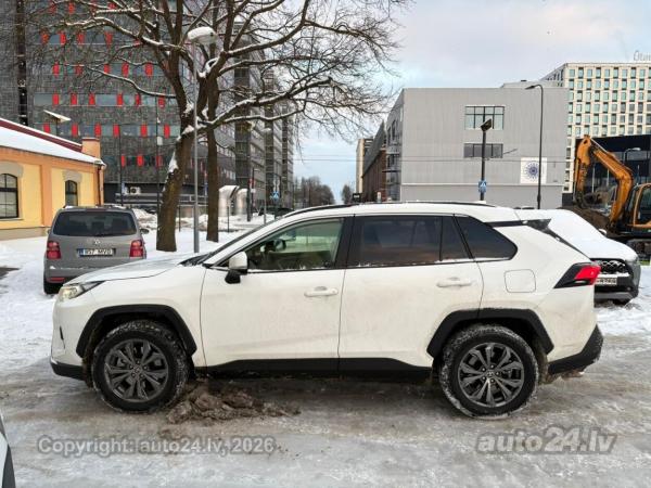 Balts Toyota RAV4 2025 Tallina, ar dzinēja tilpumu 2.50 L un nobraukumu 23 tūkst. km par 38990 €, foto 3 vietnē AUTOMOTO.COM.LV