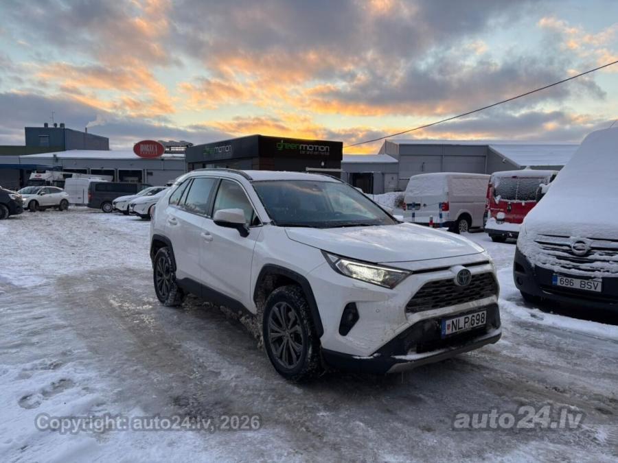 White Toyota RAV4 2025 in Tallinn, with an engine capacity of 2.50 L and mileage of 23 thousand km for 38990 €, photo 7 on AUTOMOTO.COM.LV
