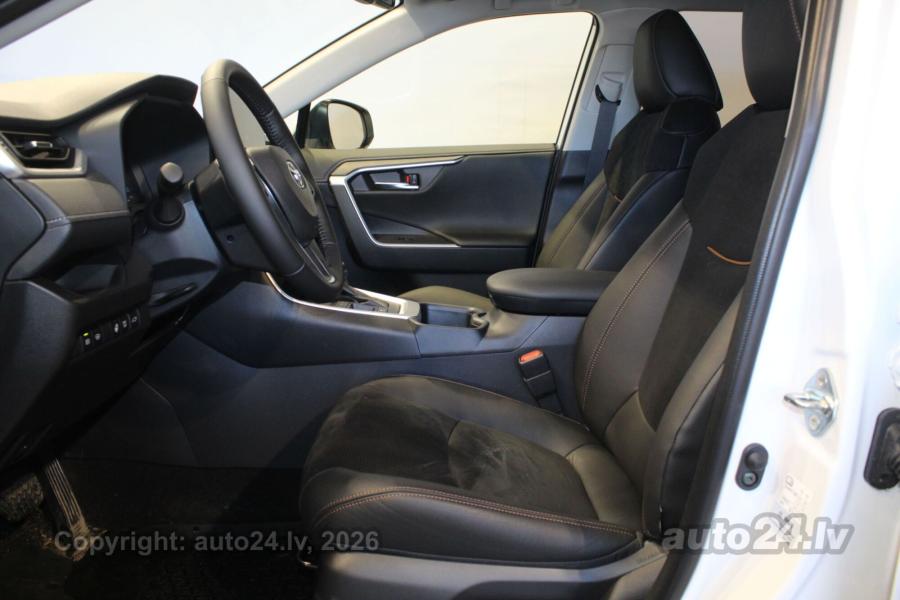 Balts Toyota RAV4 2025 Tallina, ar dzinēja tilpumu 2.50 L un nobraukumu 5 tūkst. km par 40990 €, foto 12 vietnē AUTOMOTO.COM.LV