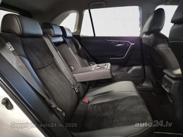 Белый Тойота РАВ 4 2025 в Таллин, объемом двигателя 2.50 л и пробегом 11 тыс. км за 40990 €, фото 7 на AUTOMOTO.COM.LV