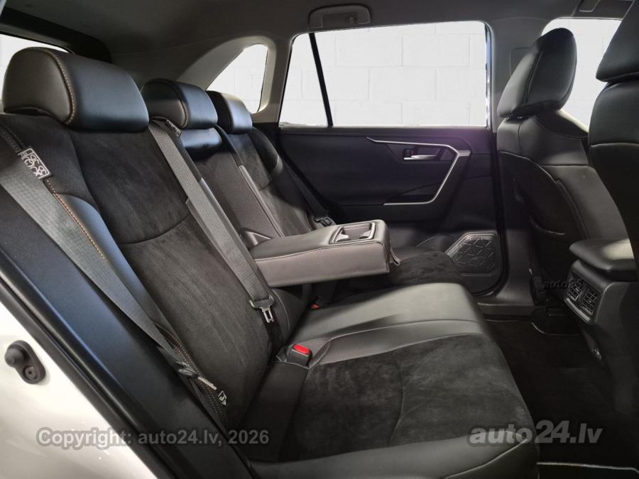 Белый Тойота РАВ 4 2025 в Таллин, объемом двигателя 2.50 л и пробегом 11 тыс. км за 40990 €, фото 8 на AUTOMOTO.COM.LV