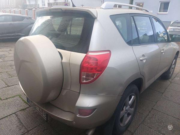 Yellow Toyota RAV4 2007 in Klaipeda, with an engine capacity of 2.00 L and mileage of 230 thousand km for 3900 €, photo 4 on AUTOMOTO.COM.LV