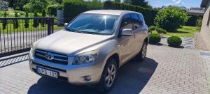 Dzeltens Toyota RAV4 2007 Šilutė, ar dzinēja tilpumu 2.23 L un nobraukumu 259 tūkst. km par 4100 €, foto  vietnē AUTOMOTO.COM.LV