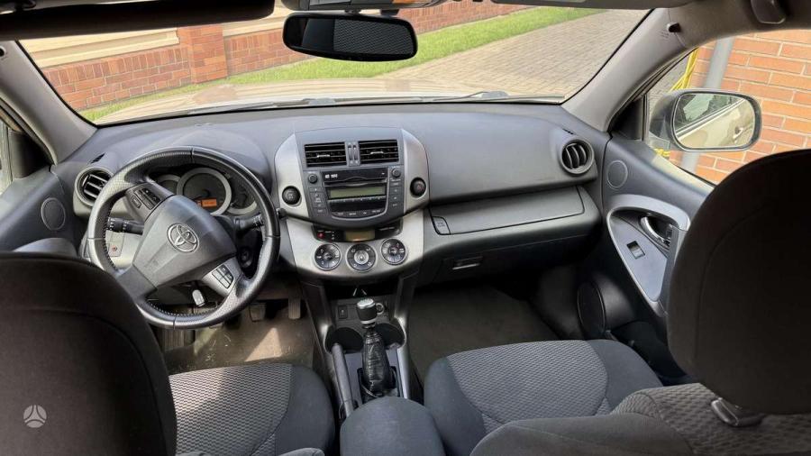 Dzeltens Toyota RAV4 2011 Marijampole, ar dzinēja tilpumu 2.23 L un nobraukumu 222 tūkst. km par 7900 €, foto 6 vietnē AUTOMOTO.COM.LV