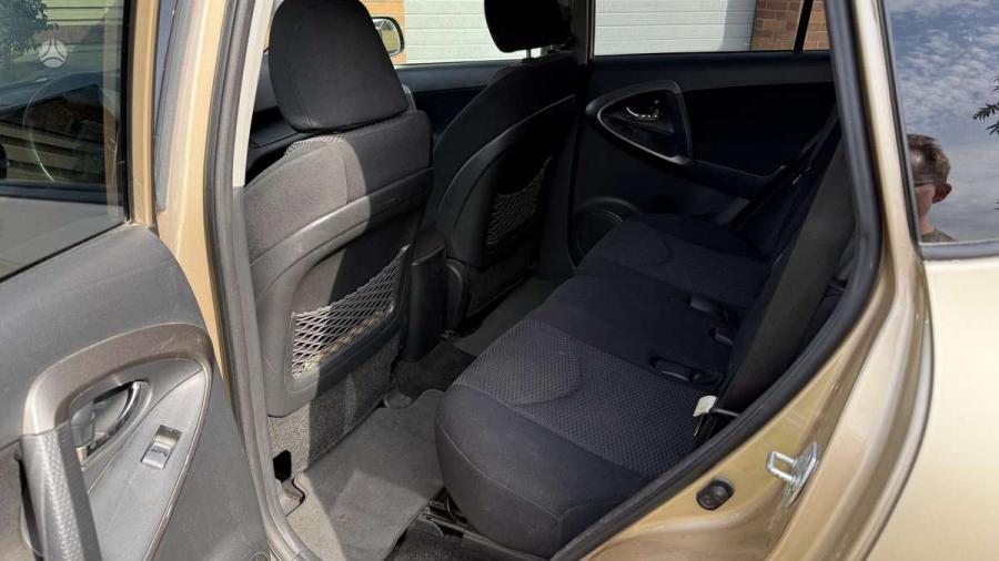 Dzeltens Toyota RAV4 2011 Marijampole, ar dzinēja tilpumu 2.23 L un nobraukumu 222 tūkst. km par 7900 €, foto 7 vietnē AUTOMOTO.COM.LV