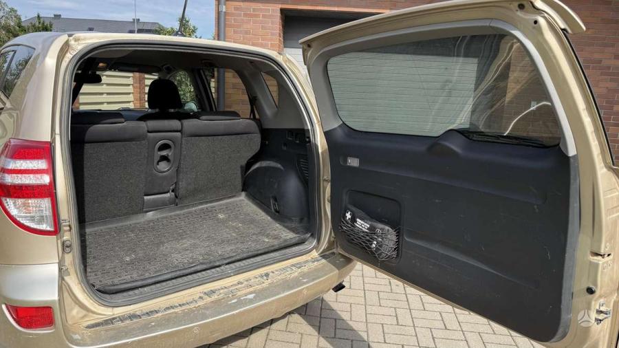 Dzeltens Toyota RAV4 2011 Marijampole, ar dzinēja tilpumu 2.23 L un nobraukumu 222 tūkst. km par 7900 €, foto 9 vietnē AUTOMOTO.COM.LV