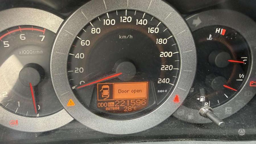 Dzeltens Toyota RAV4 2011 Marijampole, ar dzinēja tilpumu 2.23 L un nobraukumu 222 tūkst. km par 7900 €, foto 10 vietnē AUTOMOTO.COM.LV