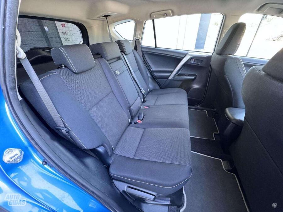 Yellow Toyota RAV4 2016 in Vilnius, with an engine capacity of 0.00 L and mileage of 210 thousand km for 16250 €, photo 22 on AUTOMOTO.COM.LV