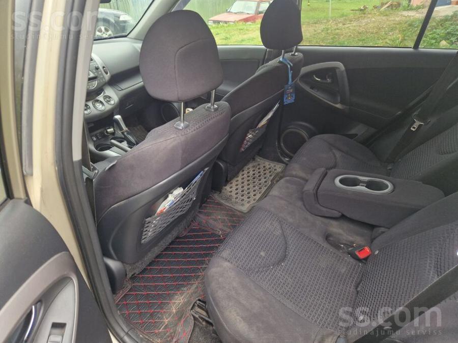 Dzeltens Toyota RAV4 2007 Rīga, ar dzinēja tilpumu 2.00 L un nobraukumu 331 tūkst. km par 4200 €, foto 7 vietnē AUTOMOTO.COM.LV