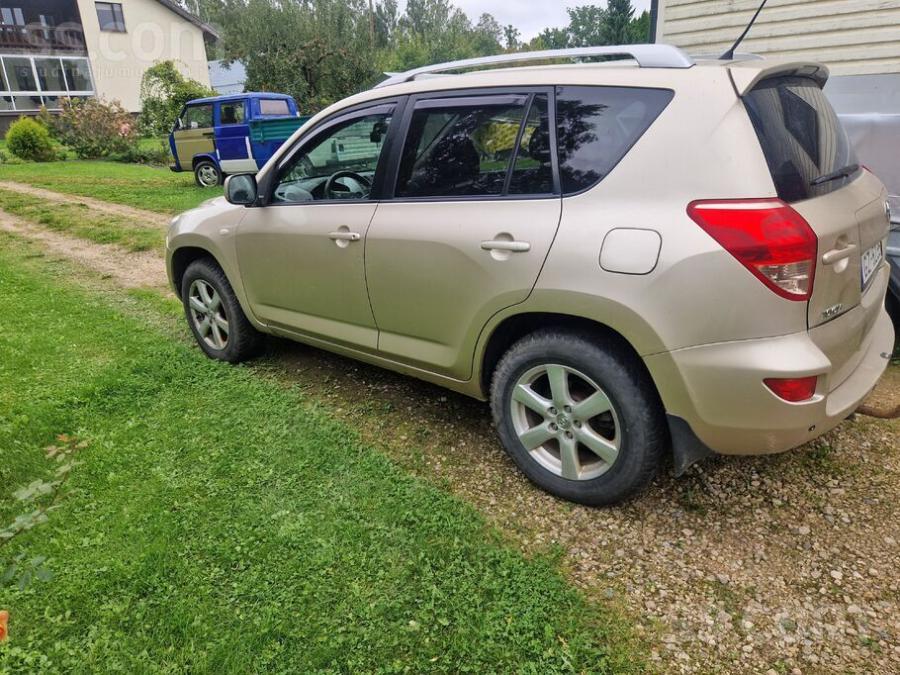 Dzeltens Toyota RAV4 2007 Rīga, ar dzinēja tilpumu 2.00 L un nobraukumu 334 tūkst. km par 3750 €, foto 1 vietnē AUTOMOTO.COM.LV